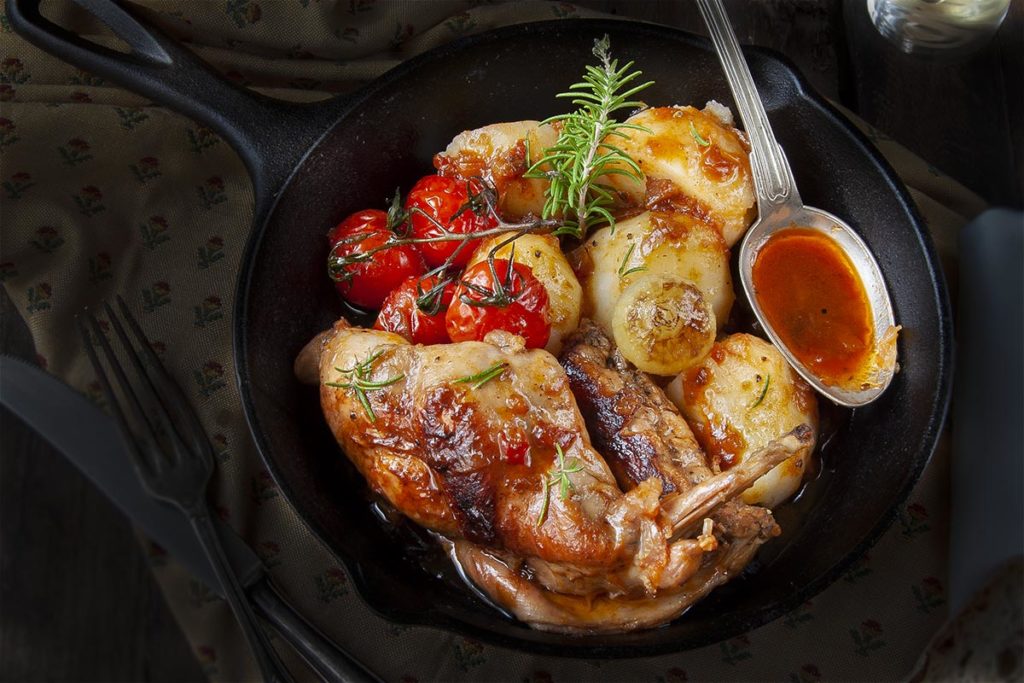 Conejo asado al horno con guarnición - La Cocina de Frabisa La Cocina ...