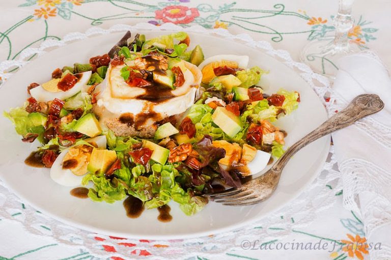 Ensalada de rulo de cabra y aguacate con salsa emulsionada - La Cocina ...