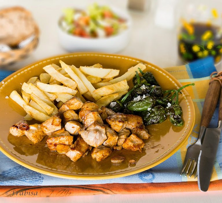 Raxo con patatas y pimientos de Padrón. Cocina Gallega - La Cocina de ...