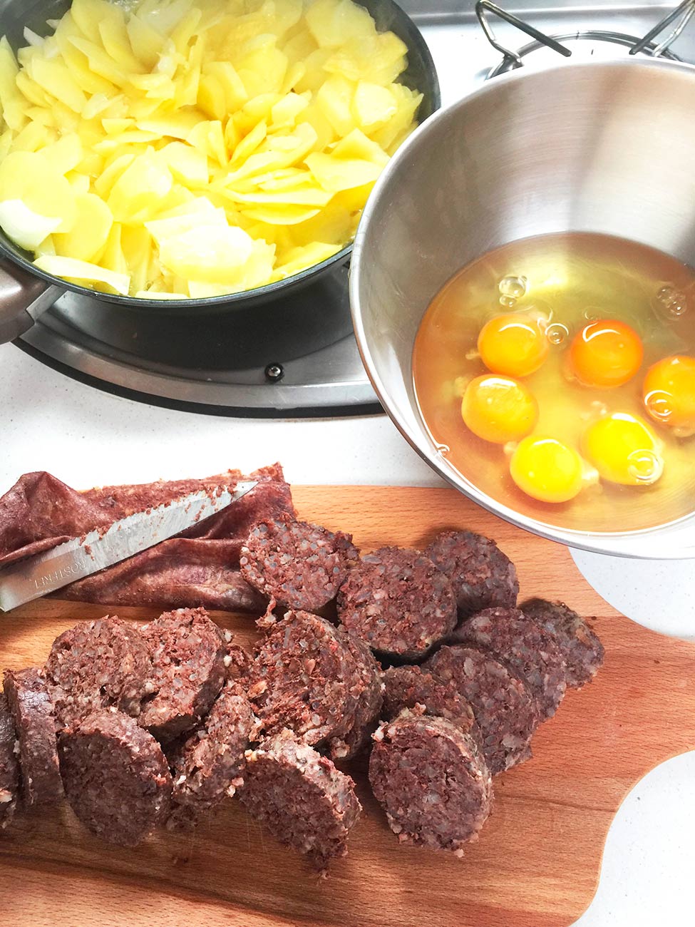 Tortilla española rellena de morcilla de Burgos. - La Cocina de Frabisa ...
