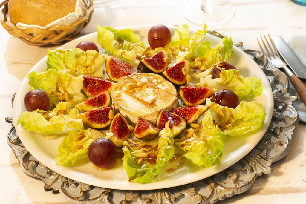 Ensalada Con Higos Piñones Y Rulo De Cabra Tostado La Cocina De