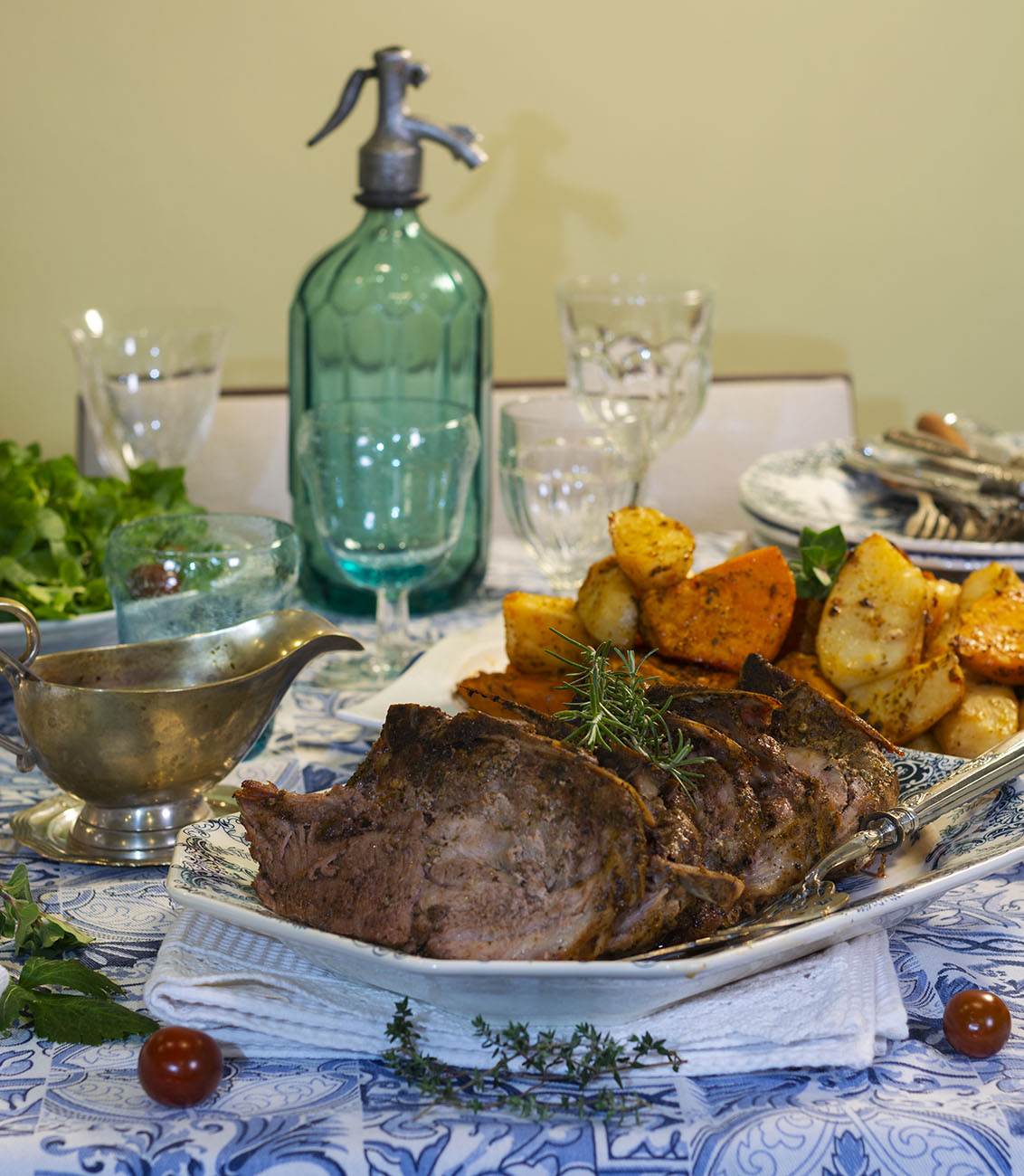 Asado al horno de cerdo criado con castañas y guarnición. - La Cocina ...