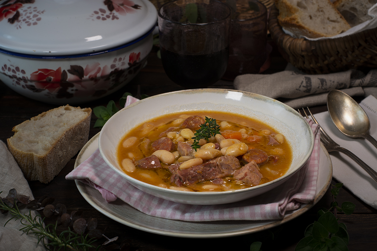 Guiso con fabas/alubias, costilla, jamón y chorizo - La Cocina de ...