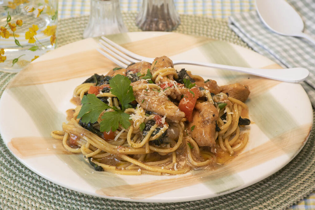 Pollo con espinacas y tallarines - La Cocina de Frabisa La Cocina de ...