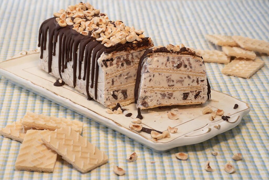 Tarta helada de turrón, cremosa y fácil. El postre perfecto para ...
