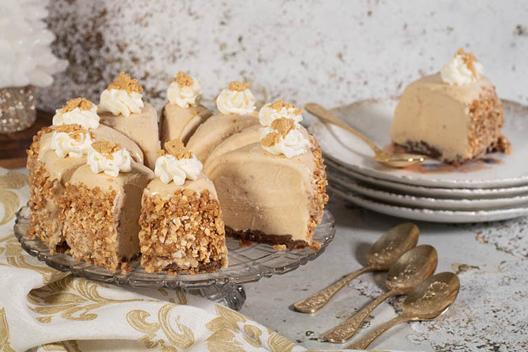 Tarta helada de turrón, cremosa y fácil. El postre perfecto para ...